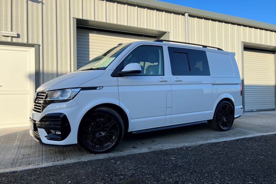VW Transporter T28 SWB 150 DSG Kombi Candy White ZNP