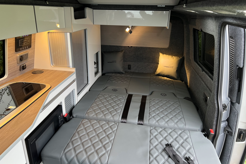 VW Transporter T28 SWB 150 DSG Highline Campervan Reflex Silver 274